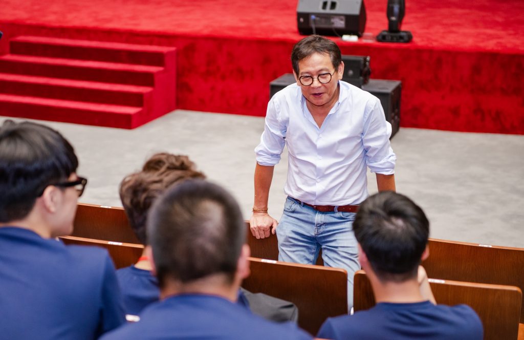 Professor Duong Nguyen Vu, Dean of the College of Engineering ...